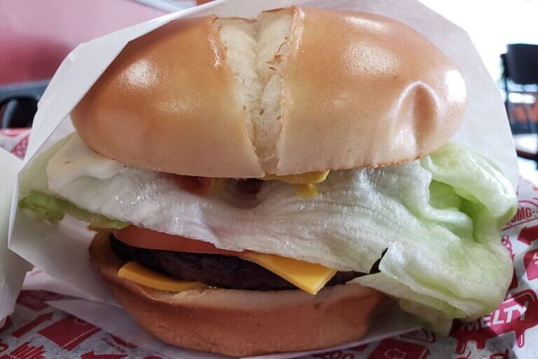 The Ultimate List: 30 Best Fast Food Burgers of 2024 - So Yummy - Video ...