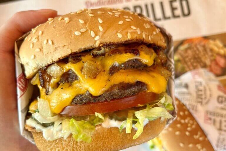 The Ultimate List: 30 Best Fast Food Burgers of 2024 - So Yummy - Video ...