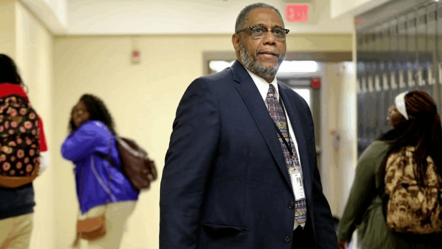 High School Principal Caught Working at Walmart, Shows His Dedication ...